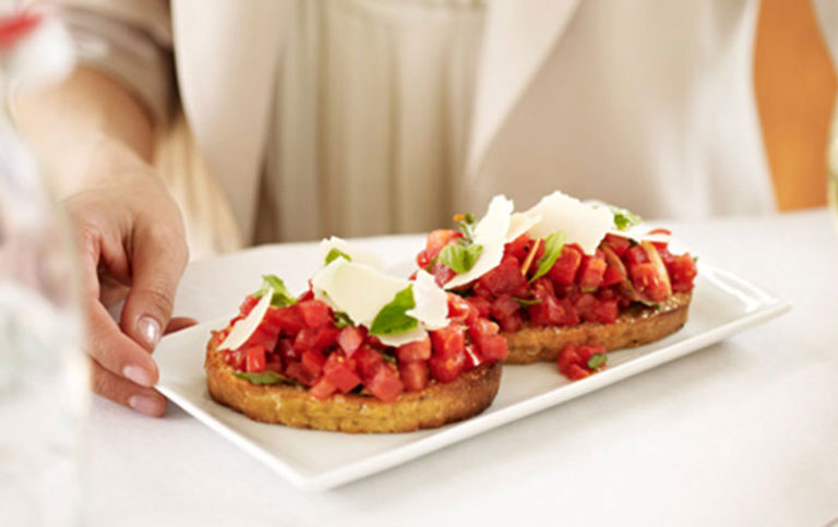 Bukë misri me djathë, suxhuk dhe sallam pikant - Kosovarja